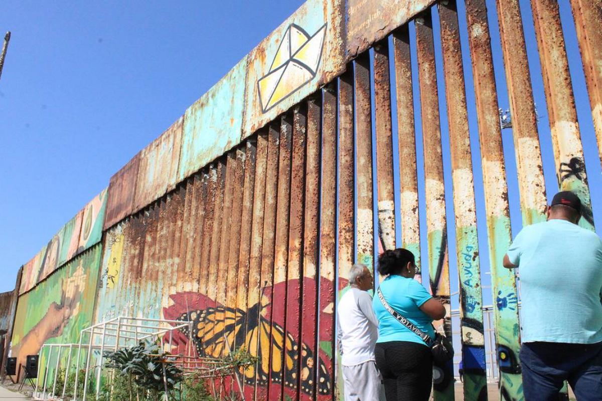 EU retoma construcción de muro fronterizo en Tijuana | BI Noticias