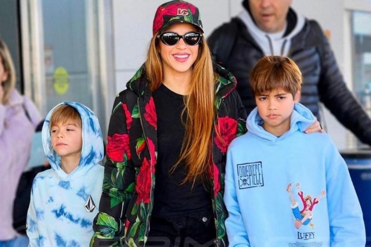 [VIDEOS] Shakira viaja a Estados Unidos acompañada de sus hijos | BI Noticias