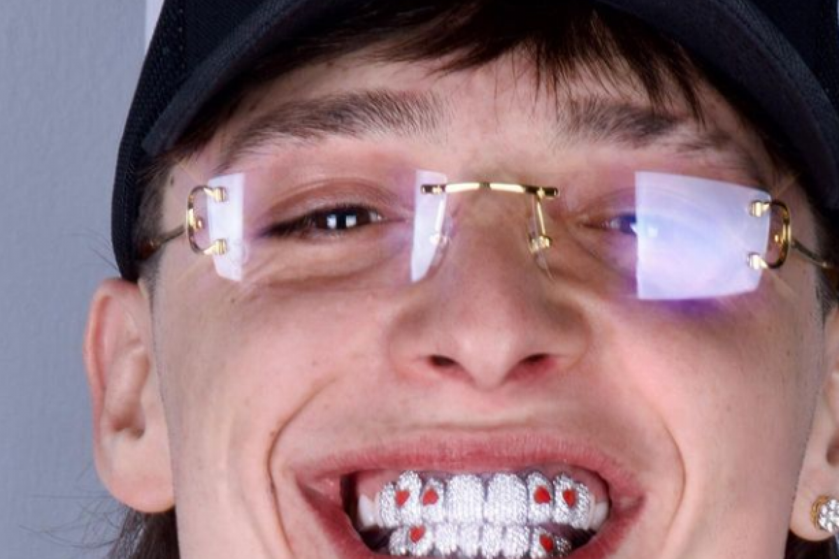 Peso Pluma presume su dentadura con incrustaciones de diamantes | BI ...