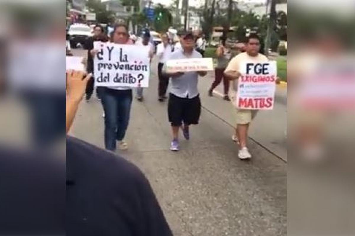 Marchan en Acapulco por asesinato del periodista Nelson Matus | BI Noticias