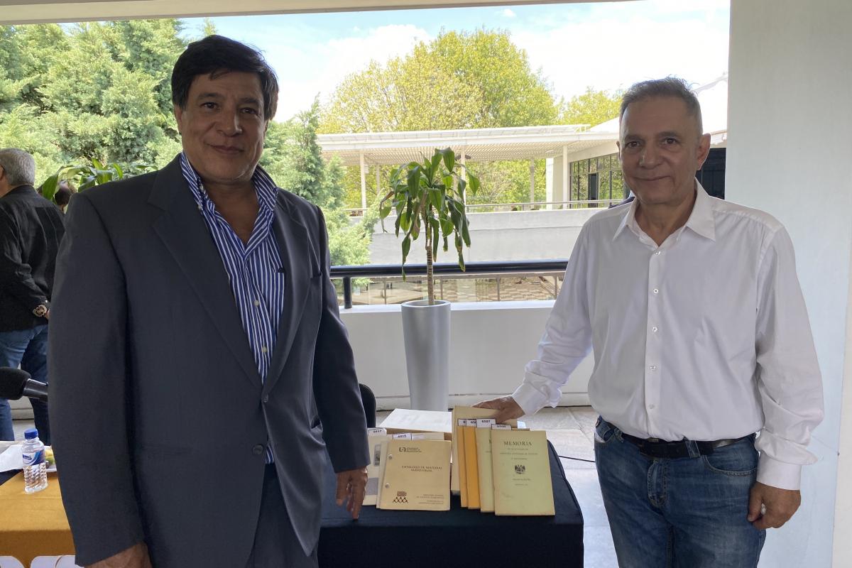 Familia de Miguel Ángel Barberena dona a la UAA el archivo personal del ...