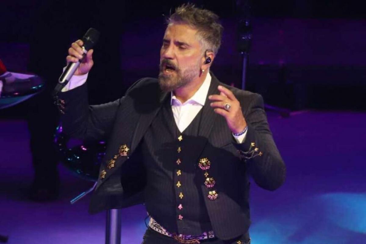 Van a cantar o no?” Alejandro Fernández se molesta con el público en show | BI Noticias
