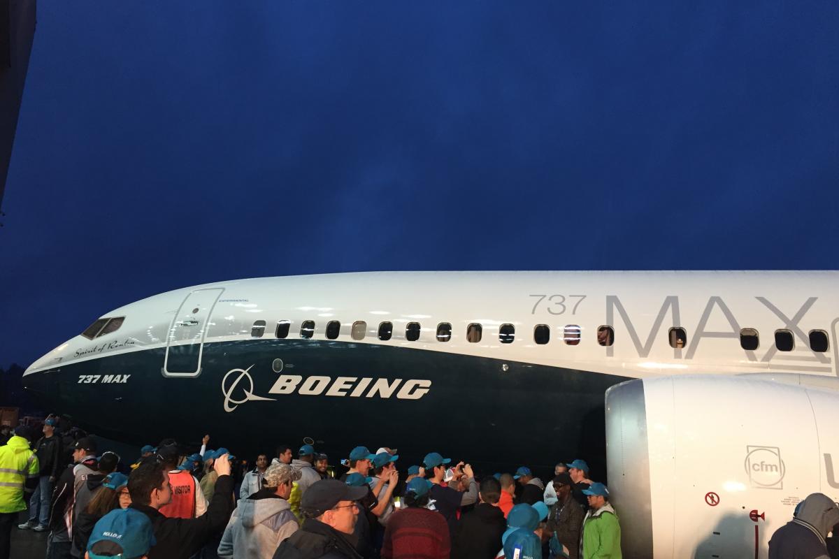 Boeing anuncia salida de Ed Clark, responsable del modelo 737 MAX | BI ...