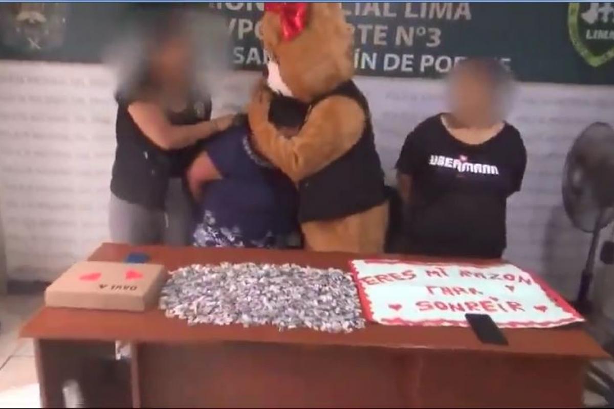 Policía peruano se viste de osito para atrapar a narcomenudistas | BI ...