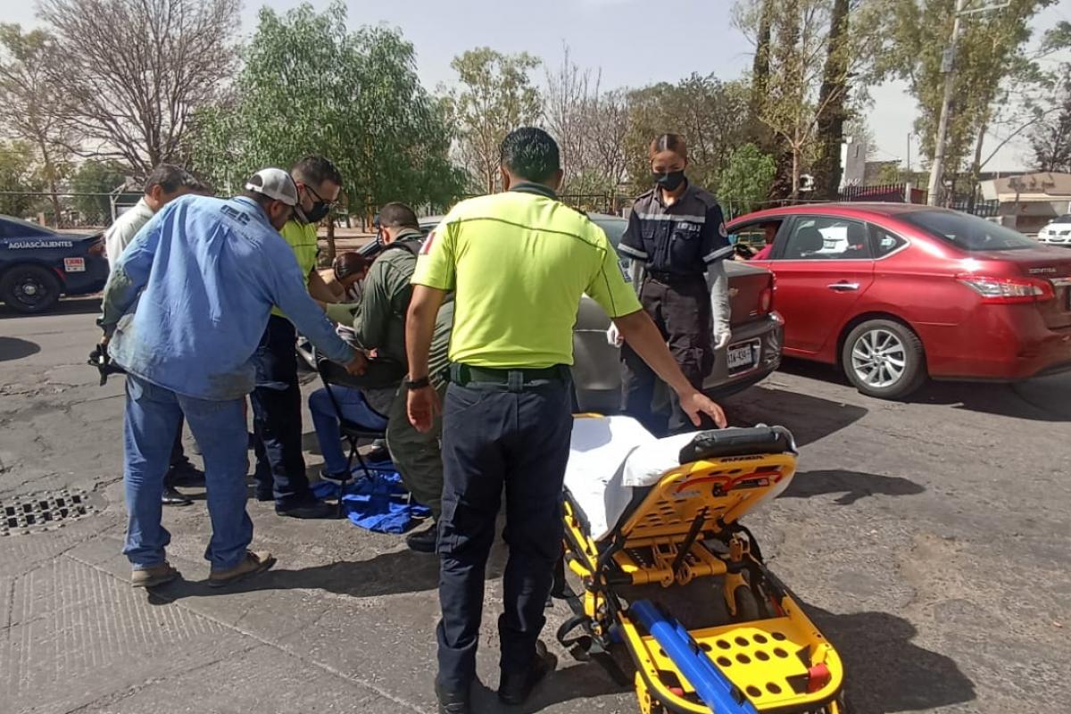 Atienden paramédicos a persona lesionada en accidente de tránsito | BI ...