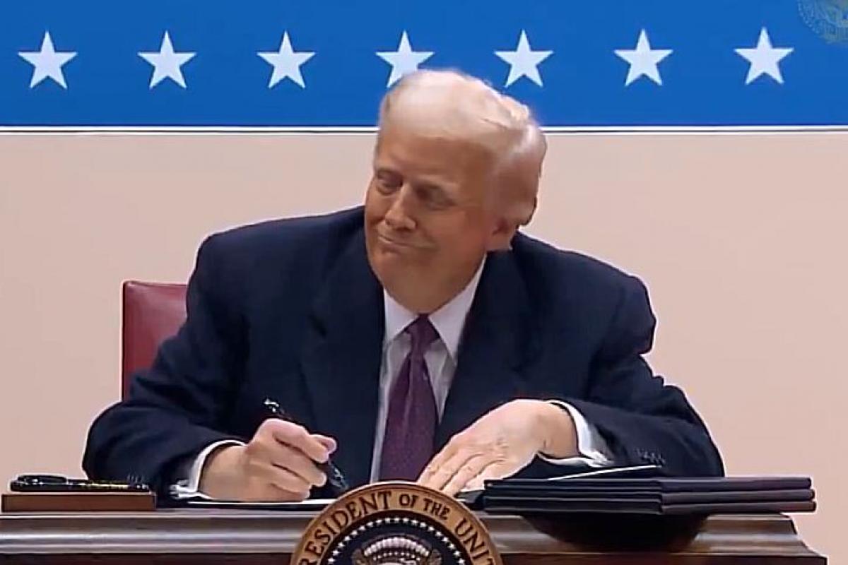 Trump firma órdenes ejecutivas; busca retirar a EE. UU. del acuerdo de ...