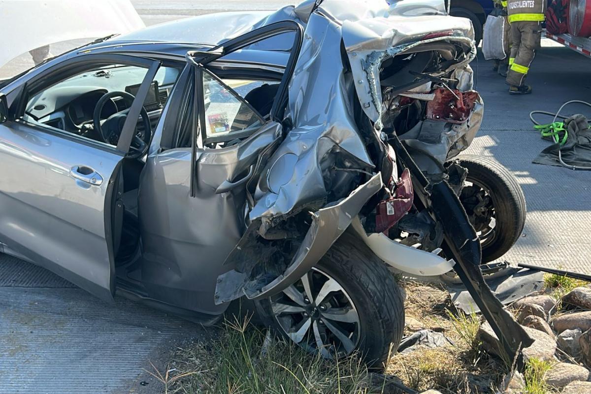 Brutal choque por alcance dejó como saldo dos personas prensadas | BI ...